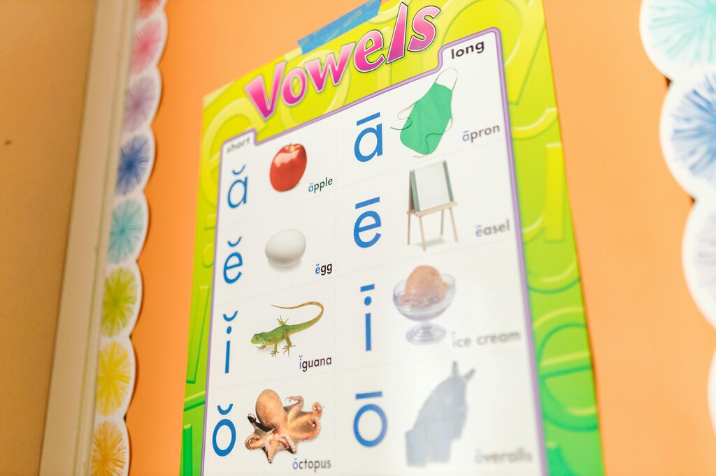 Froggy Jumps: Vocales en español (literatura - prekinder - educación ...