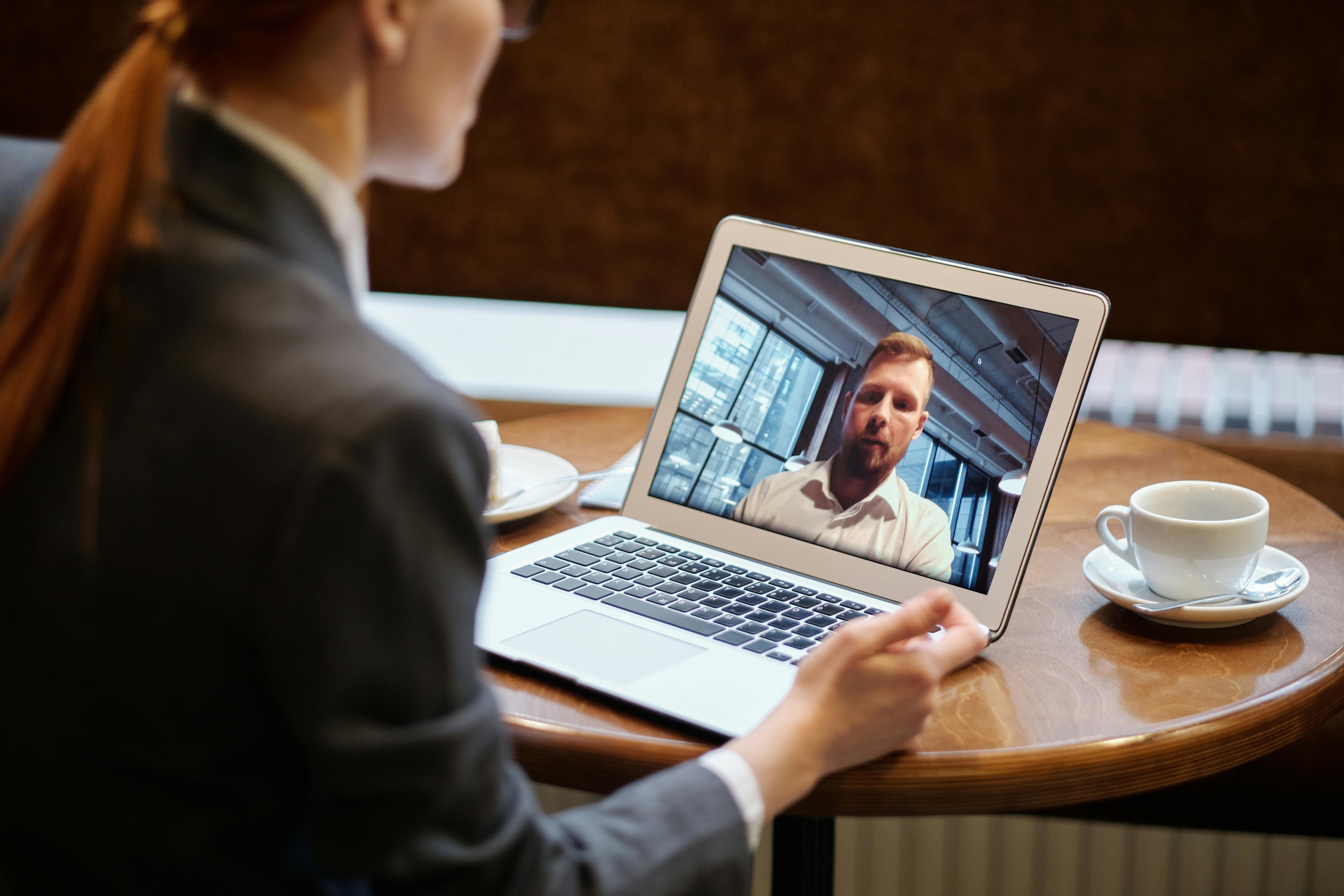 Riddle: Medios de comunicación a distancia