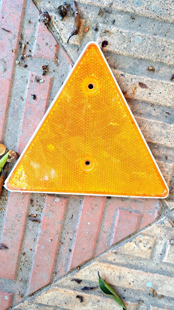 Froggy Jumps: Triangle Leaf Jump